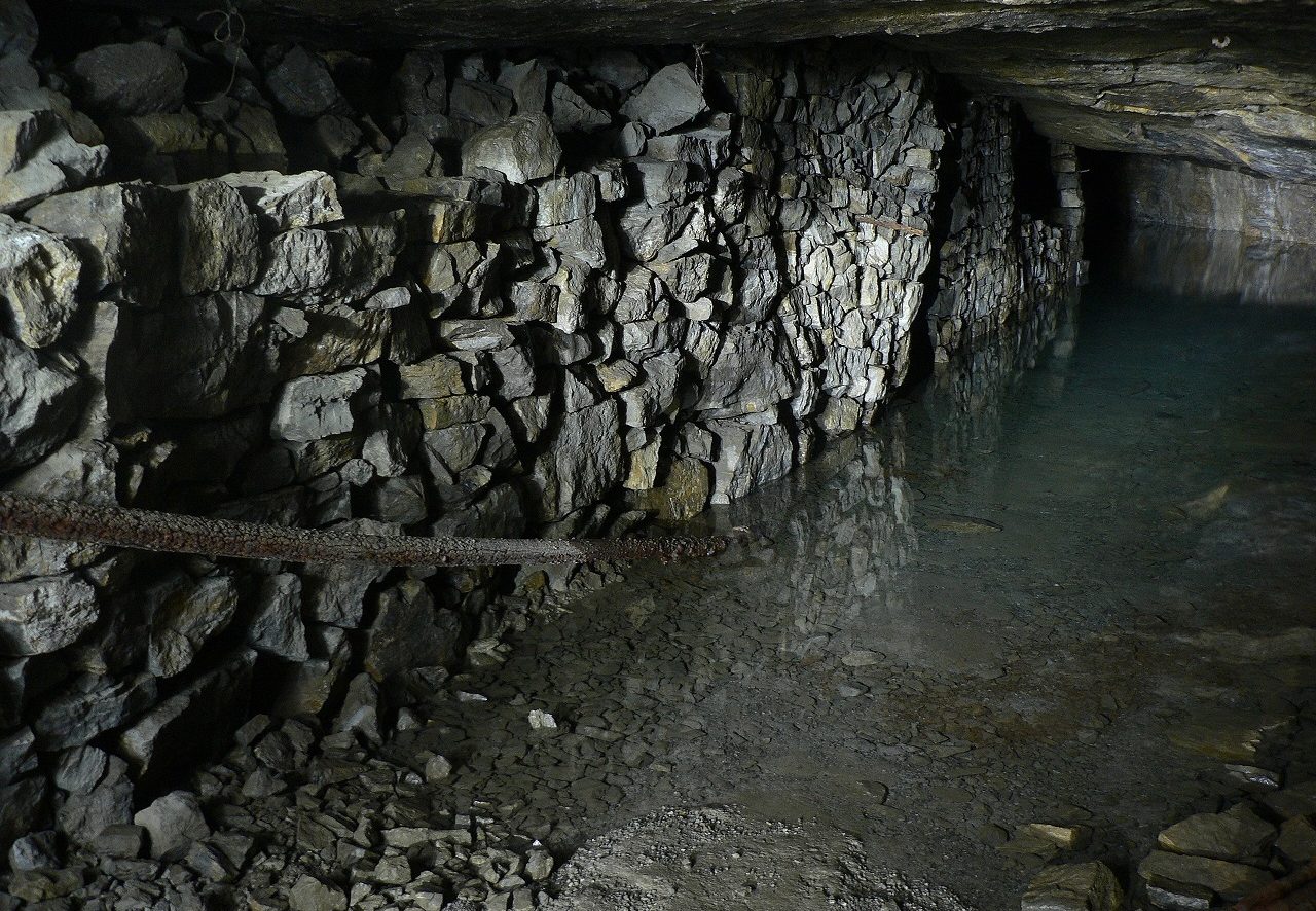 Discover Mine Exploration - Peak Instruction - Pete & Beth Knight